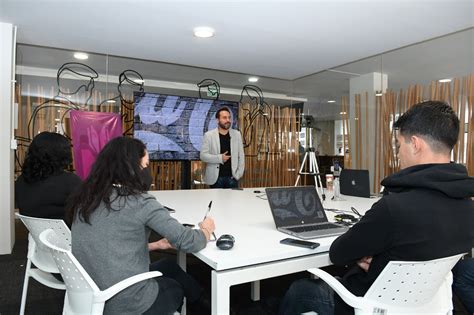 Capacita Sedeco sobre comercio digital navideño El Clarín