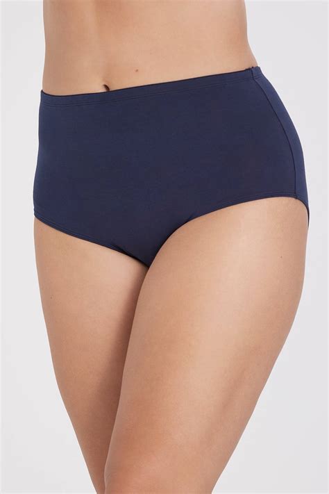 Lace Dreams Comfortable Non Wired Bra With Cups Made From Cotton And