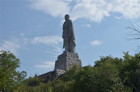 Памятник русскому солдату в болгарии алеша фото