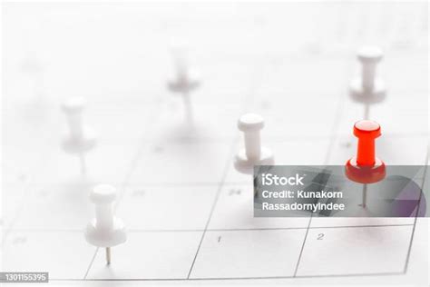 날짜 비즈니스 회의 일정 여행 계획에 캘린더에 고정 된 캘린더 페이지 0명에 대한 스톡 사진 및 기타 이미지 0명 2022년 건강 진단 Istock