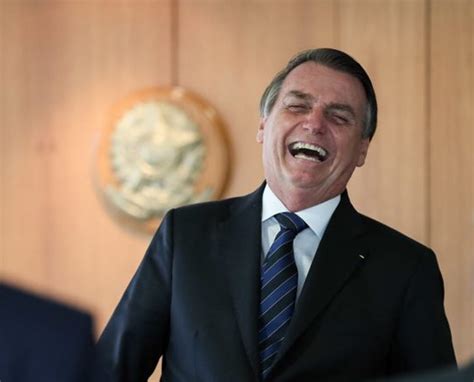 Conspiro para que todos cumpram a Constituição diz Bolsonaro após
