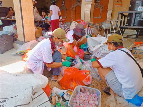 Atasi Permasalahan Sampah Di Desa Tegal Harum Kegiatan Bank Sampah