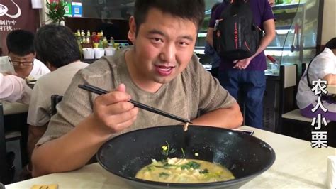 农村小伙带媳妇去县城吃饭，俩人花27块钱，媳妇最爱吃这个 Youtube