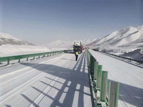 青海部分路段路面积雪，交通管制！澎湃号·政务澎湃新闻 The Paper