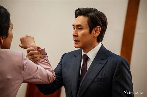 돌풍 설경구 “김희애 흐트러짐 없는 42년 내공 놀라워” 인터뷰③ 전자신문