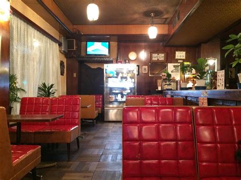 大阪メロン On Twitter 名古屋 洋菓子喫茶の大定番 ボンボン喫茶部でコーヒーチル 40種のケーキメニューから、ハワイアンと