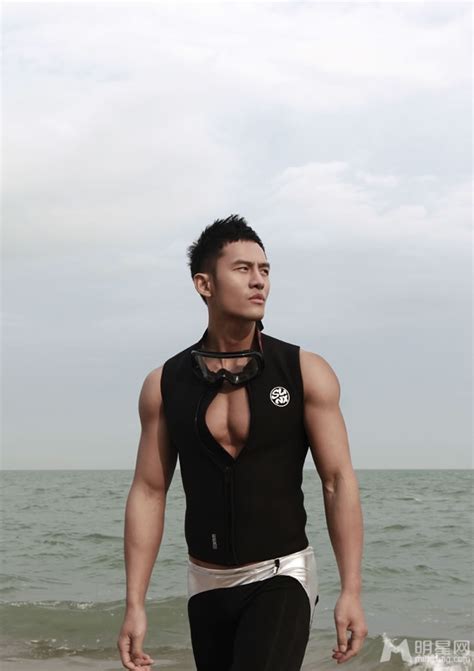 顾又铭潜水运动写真 秀胸肌男人味十足