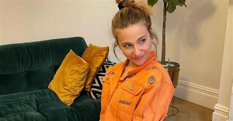 Pixie Lott Jokes About Lockdown Effect As She Suffers Awkward Wardrobe Malfunction Mirror Online