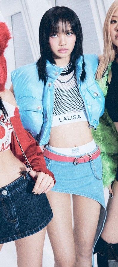 Blackpink Shut Down Title Poster Lisa Kızlar 90lar Kıyafeti