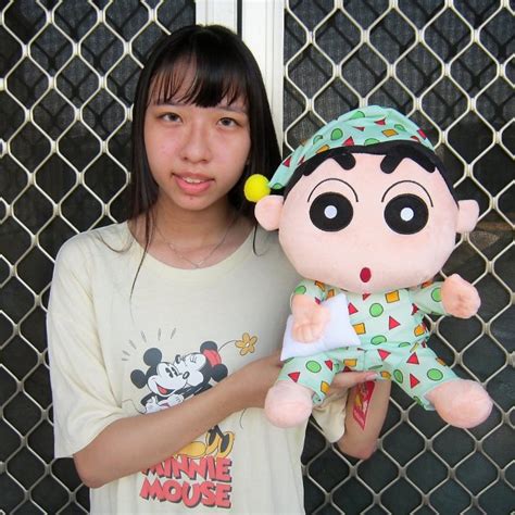 婷芳小舖~超可愛蠟筆小新娃娃~正版蠟筆小新~高33公分~蠟筆小新玩偶 野原新之助 小新娃娃 小新玩偶~生日情人禮物 Yahoo奇摩拍賣