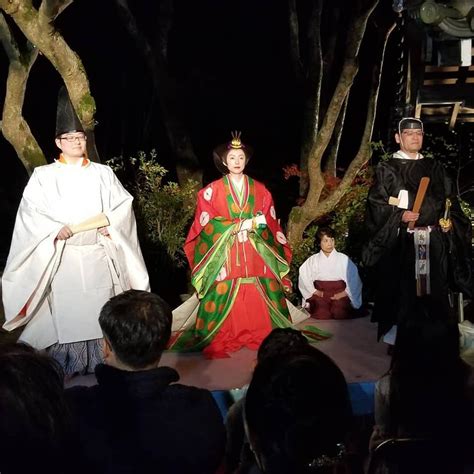 Npo法人 日本文化普及協会 11月23日奈良県桜井市とみ神社にて新嘗祭が行われ、十二単の着装披露を致しました。 Facebook