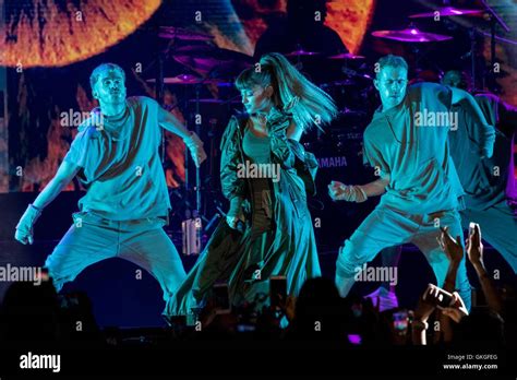 Wantagh Ny Usa 20th Aug 2016 On Stage For 2016 Billboards Hot 100