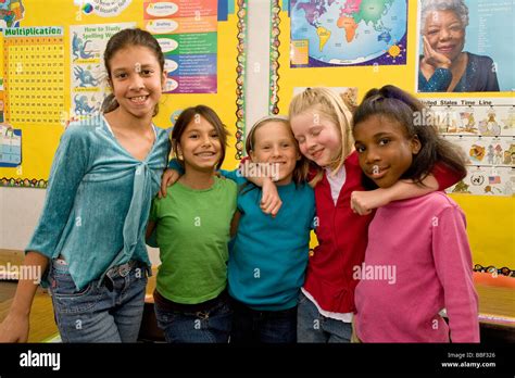 Differing 3rd Grade Girls Group 8 9 Year Old Olds Ethnic Inter Racial