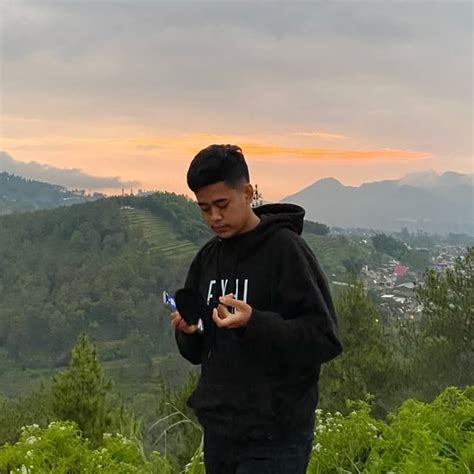 Rizqy Izzul Ijulhq • Threads Say More