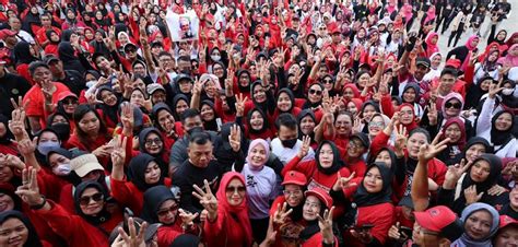 Senam Bareng Warga Lampung Siti Atikoh Seperti Sedang Bertemu