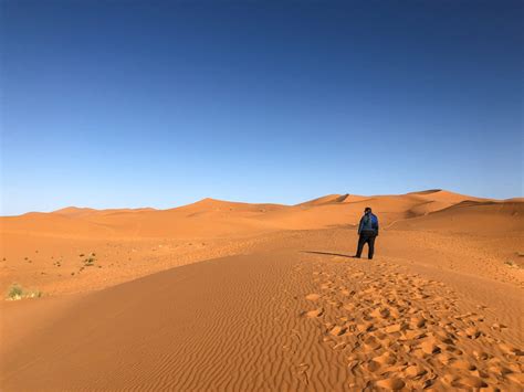 Ma nuit dans le désert du Sahara à Merzouga au Maroc Moi mes souliers