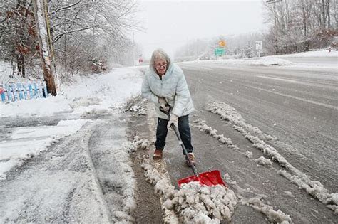 Shoveling Snow Can Cause Heart Attacks Heres How To Stay Safe