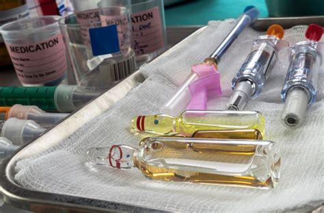 병원에서 인슐린 인젝터와 함께 안경 모노도스의 다양한 약물 개념적 이미지 간호사에 대한 스톡 사진 및 기타 이미지 간호사