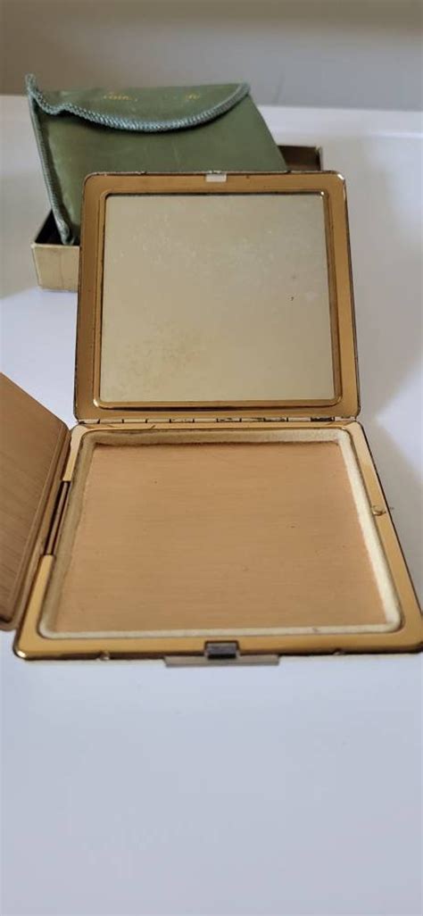 Vintage Elgin American 1940s Compact In Original Box Gold Colored
