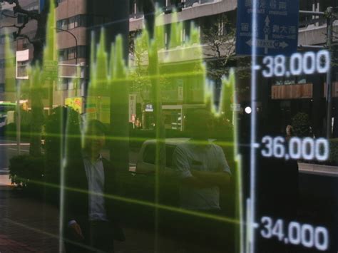 午前の日経平均は反発、一時400円超高 ハイテク株の戻り鈍く伸び悩み ロイター