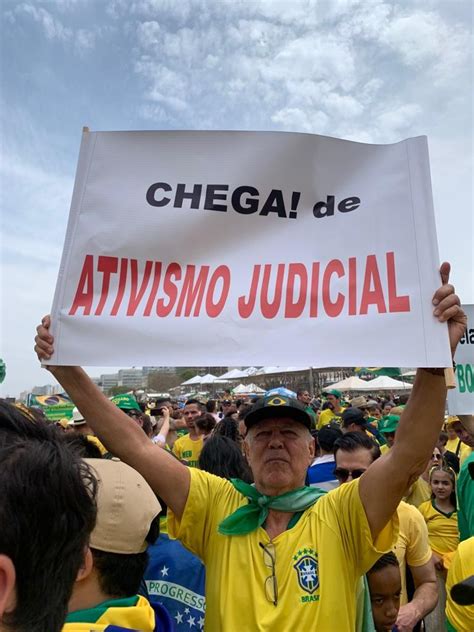 Revista The Economist Afirma Que Bolsonaro é Ameaça à Democracia