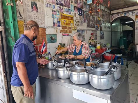 Photo Gallery คลิป ขายข้าวแกงยังไงเหมือนทำบุญ “แดงไทย” ร้านข้าวแกงโคราช ราคาสุดถูกอร่อยได้เยอะ