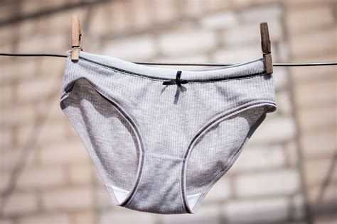 Natychmiast wyrzuć stare majtki Ginekolog bije na alarm