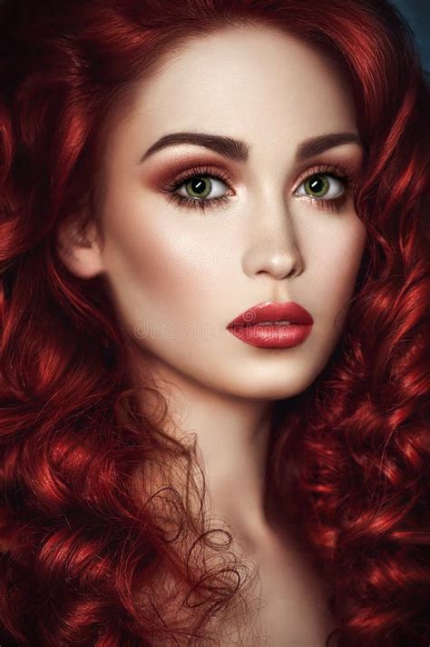 Belle Fille Rousse Nue Sexy Avec De Longs Cheveux Portrait Parfait De