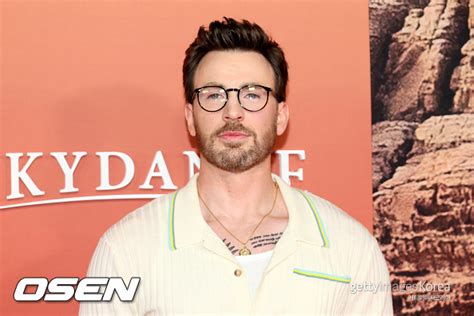 캡틴 아메리카 크리스 에반스 16살 연하♥ 女배우와 결혼한 사연 똑똑하고 아름다워[oh Llywood] Osen