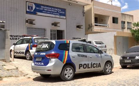 Professor De Escola Estadual Suspeito De Assediar Alunas é Conduzido