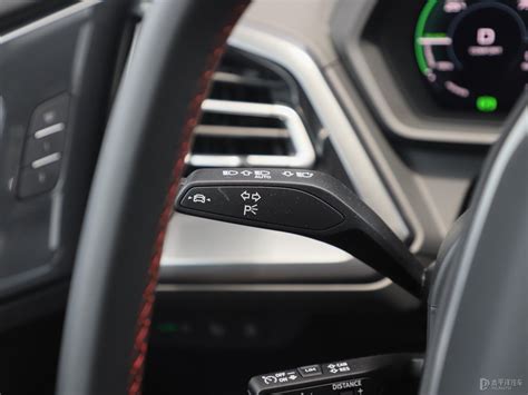 黑色干将红奥迪q5 E Tron中控内饰图片奥迪q5 E Tron 2022款 50 E Tron Quattro 荣耀型 机甲套装 逐日