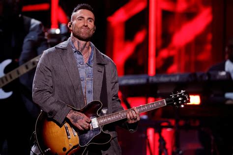 Adam Levine Reaccionó Al Video Viral De Mick Jagger Bailando Moves Like Jagger” Infobae