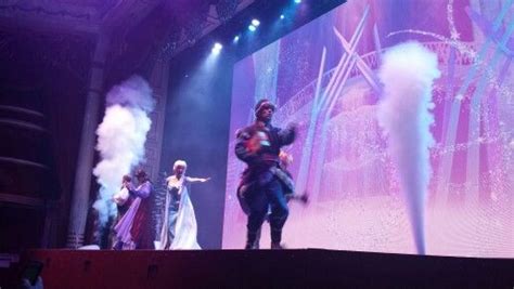 Elsa Sings Let It Go And Uses Her Magic Singing Letting Go Concert