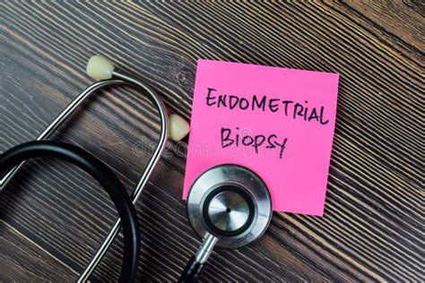 Concepto De Escritura De Biopsia Endometrial En Notas Pegajosas