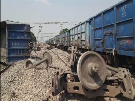 Goods Train Derail Near Fatehpur Delhi Howrah Route Disrupted 12 Trains
