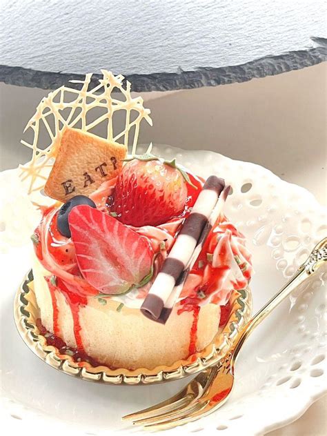 最新 苺のシフォンケーキ