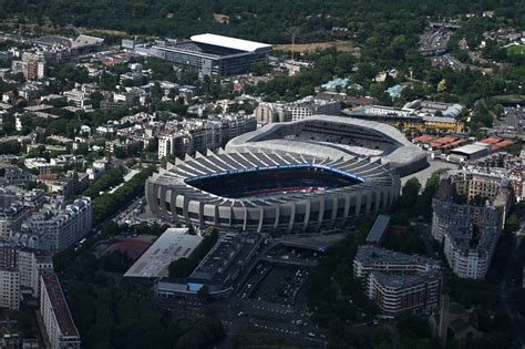 L1 Hidalgo Ne Veut Pas Vendre Le Parc Des Princes Le Paris Sg Prêt à