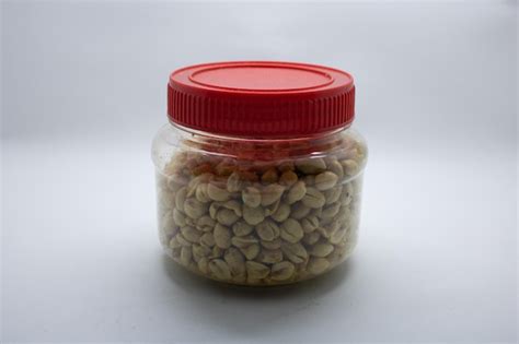 Free Photo Closeup Shot Of Unpeeled Peanuts Isolated On White Surface