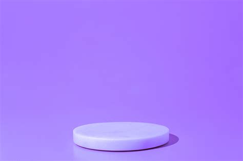 올해의 색상에 연단 2022 매우 페리 제품 화장품 프리젠 테이션을위한 포드 창조적 인 조롱 미용 제품을 위한 받침대 또는 플랫폼 0명에 대한 스톡 사진 및 기타 이미지