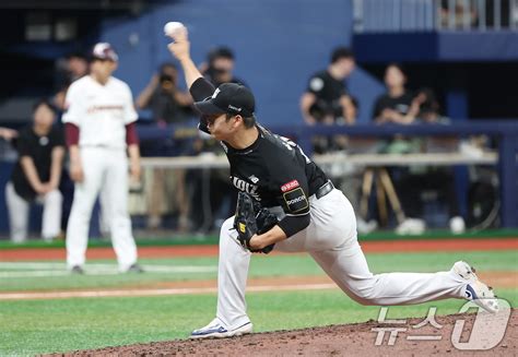 우여곡절 많던 마무리 첫 시즌…kt 박영현 20년 만의 대기록으로 웃다