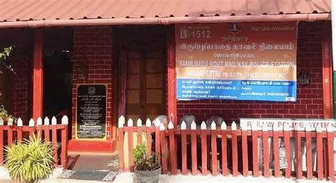 ரயில் நிலையத்தில் பறிமுதல் செய்யப்பட்ட கஞ்சாவை பதுக்கிய‌ கருப்பு ஆடுகள்