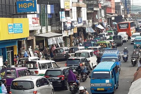 Kepadatan Lalu Lintas Mudik Sukabumi Di Pusat Perbelanjaan Ramadhan