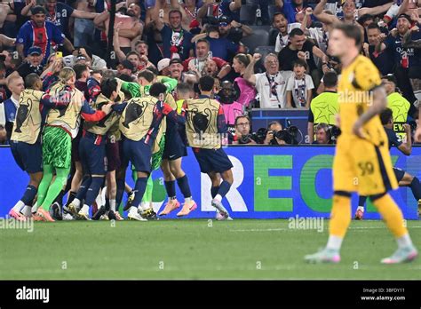 Goal Celebration For Khvicha Kvaratskhelia Psg After The Goal To Make