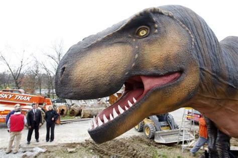 watch the video of a dinosaur scaring the people jurassic prank