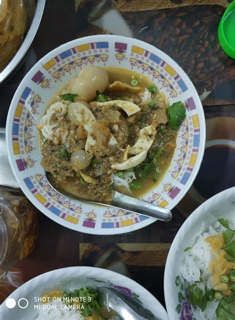 မြောင်းမြ ဒေါ်ညွန့် မုန့်ဟင်းခါး အုန်းနို့ခေါက်ဆွဲ ပဲသွေး လည်း 700 ပဲ Facebook