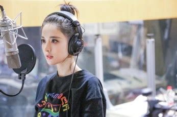 元宵晚会第一次听古力娜扎唱歌是我喜欢的声音 搜狐大视野 搜狐新闻