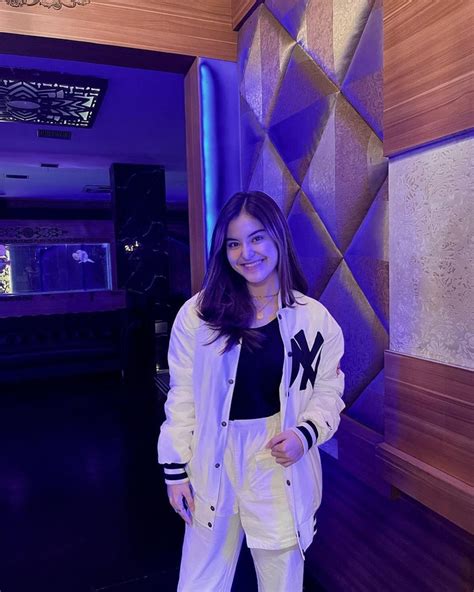 Putri Ziani Si Bobotoh Geulis Yang Kini Jajal Dunia Akting