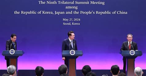 리창 중국 총리 발언 듣는 윤석열 대통령