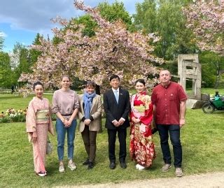ワルシャワ市ポーレモコトフスキエにおける桜の植樹式令和6年4月27日 在ポーランド日本国大使館