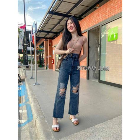 [code L9e6b ลด25 ] Ontheway 👖 [พร้อมส่ง] กางเกงยีนส์กระบอกสโนว์มิดไนท์ขาดเข่า 2กระดุม Shopee